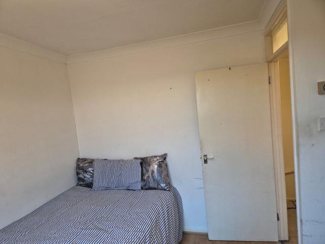 Room at Bath Road, Greater London