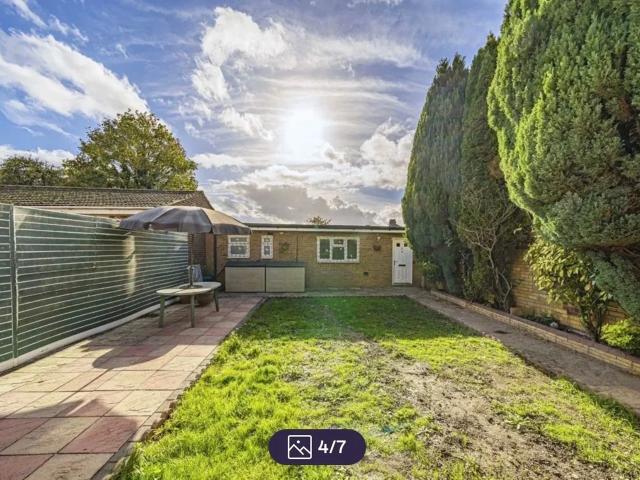 Room at Bath Road, Greater London