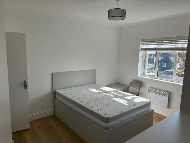 Room at Bath Road, Greater London