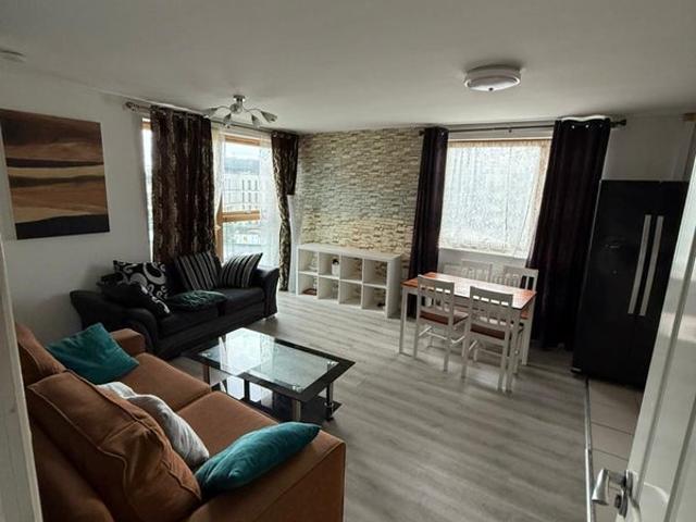 Room at Bath Road, Greater London