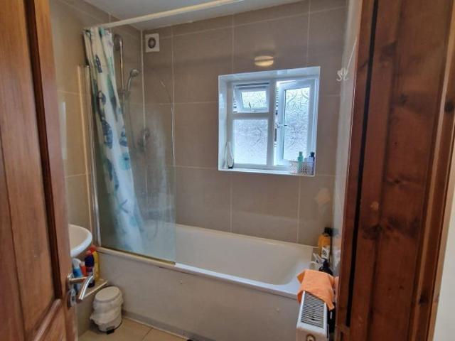 Room at Bath Road, Maidenhead