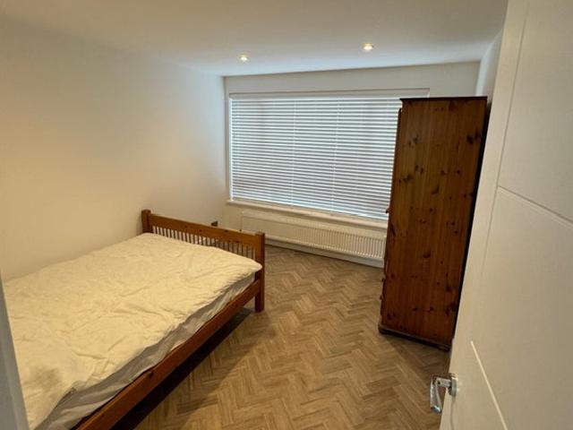 Room at Bath Road, Maidenhead