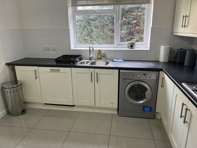 Room at Bath Road, Slough