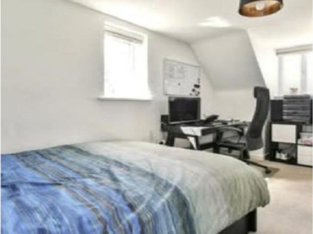 Room at Battersby Close, Warwick