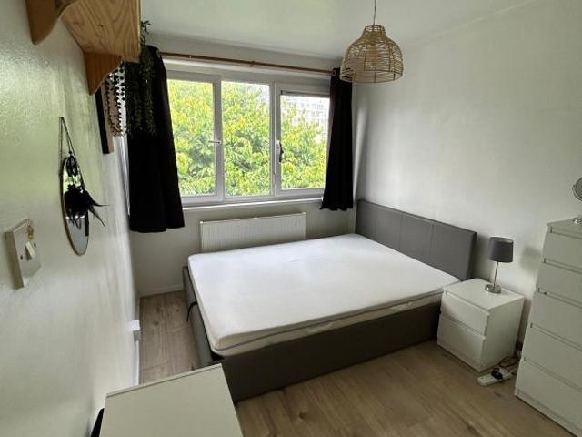 Room at Battersea Park Road, Greater London