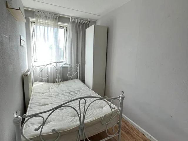 Room at Battersea Park Road, Greater London