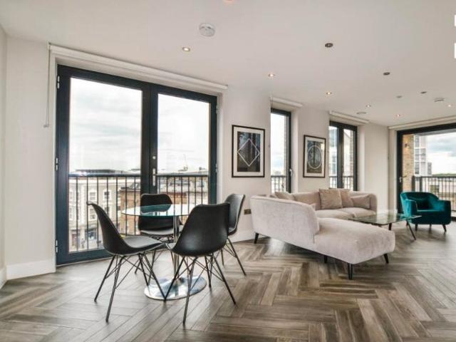 Room at Battersea Park Road, Greater London