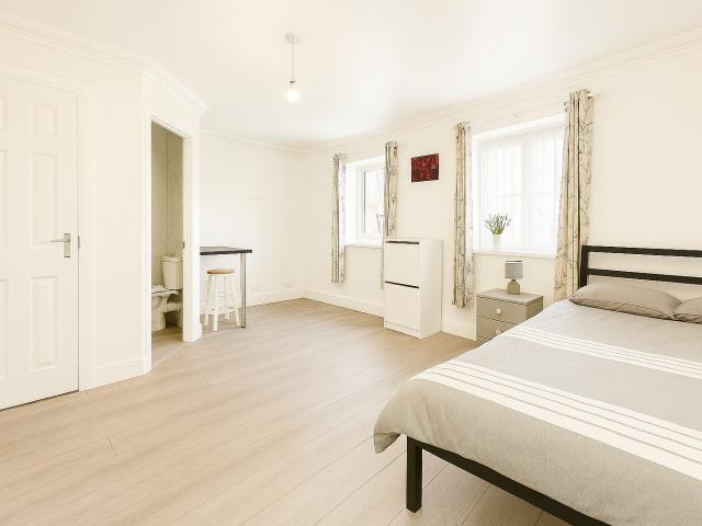 Room at Battery Road, Greater London