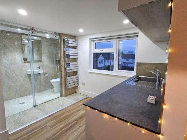 Room at Baylis Road, Slough