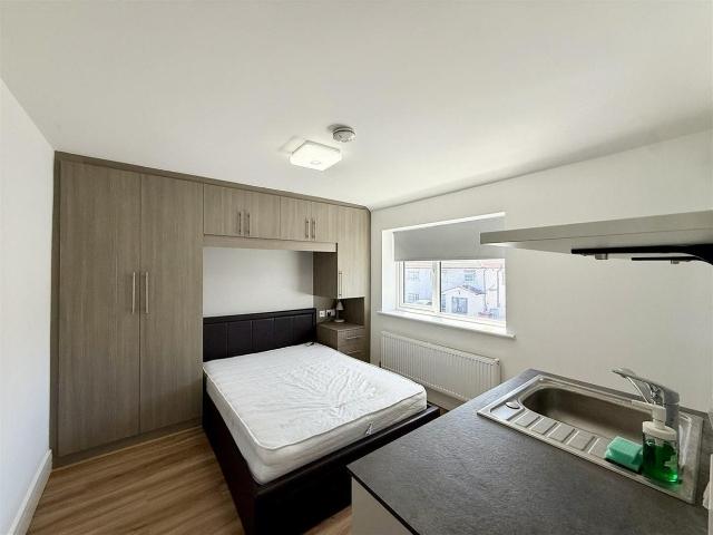 Room at Baylis Road, Slough