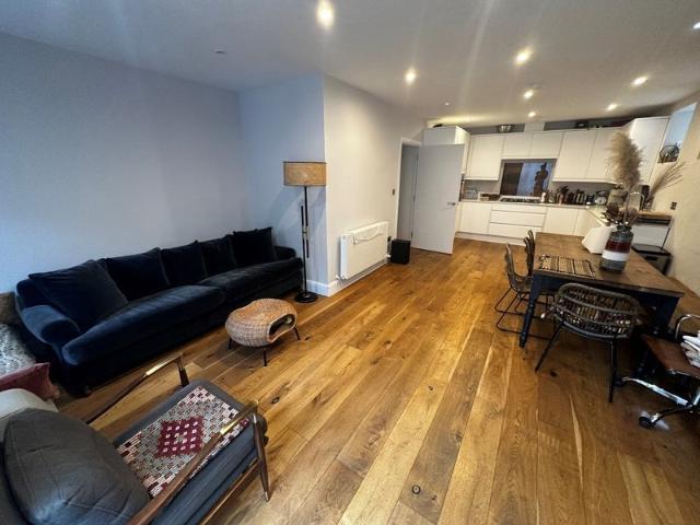 Room at Bayston Road, Greater London