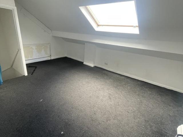 Room at Bayswater Grove, Leeds