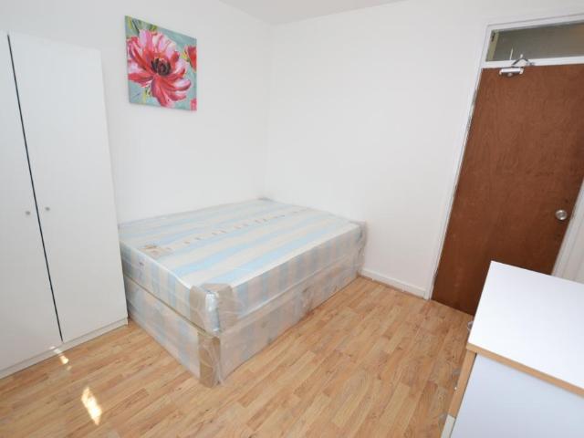 Room at Beccles Street, Greater London