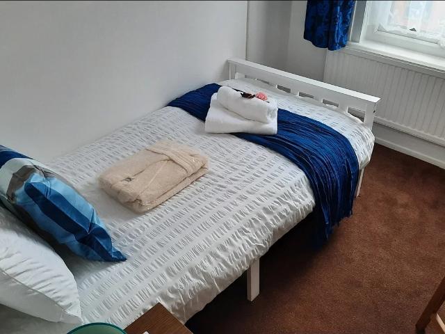 Room at Beck Road, Greater London