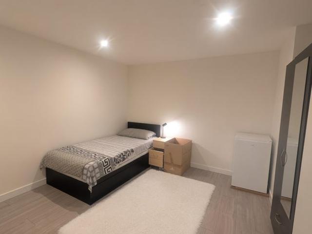Room at Beckett Lane, Crawley