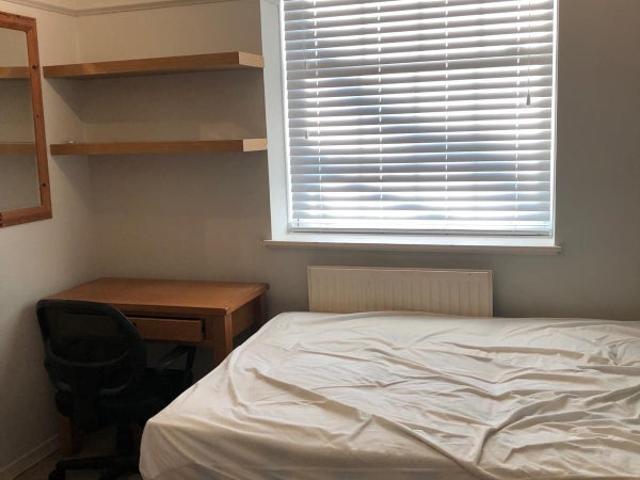 Room at Becklow Gardens, Greater London