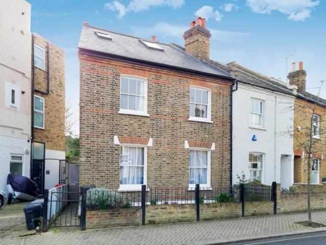 Room at Bective Road, Greater London