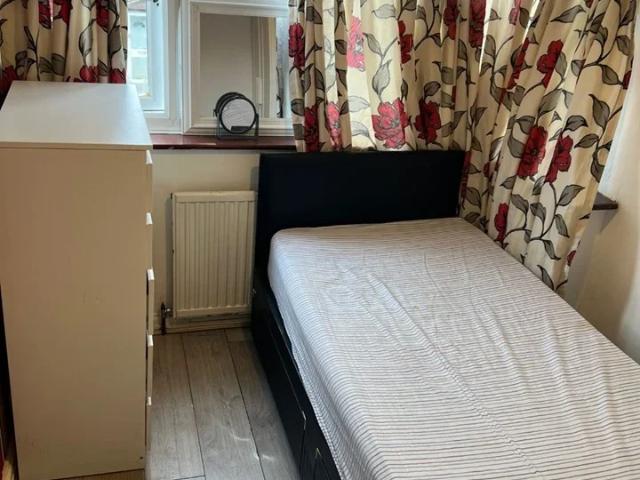 Room at Beam Avenue, Greater London