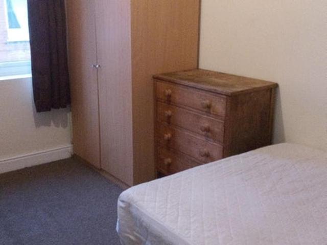 Room at Beaconsfield Road, Leicester