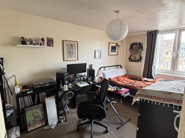 Room at Beale Road, Greater London