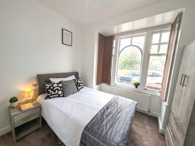 Room at Bearwood Road, Sandwell