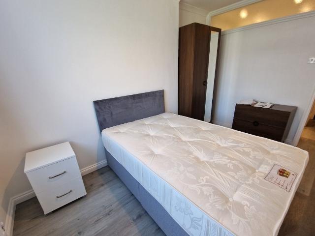 Room at Beaufort Avenue, Greater London