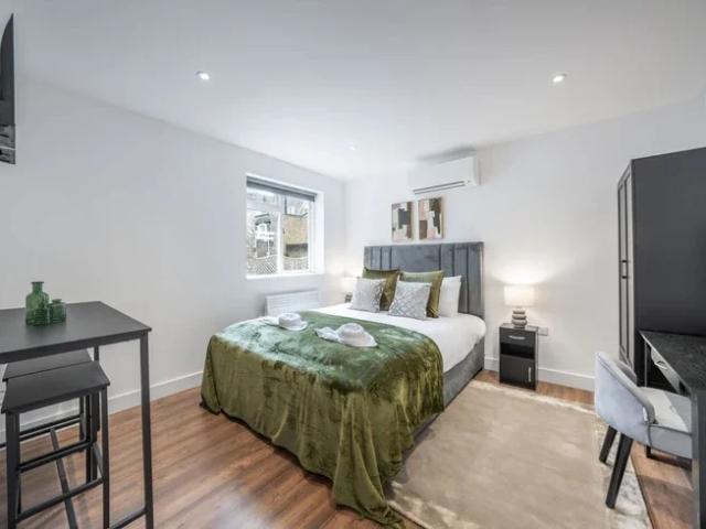 Room at Beaufort Gardens, Greater London