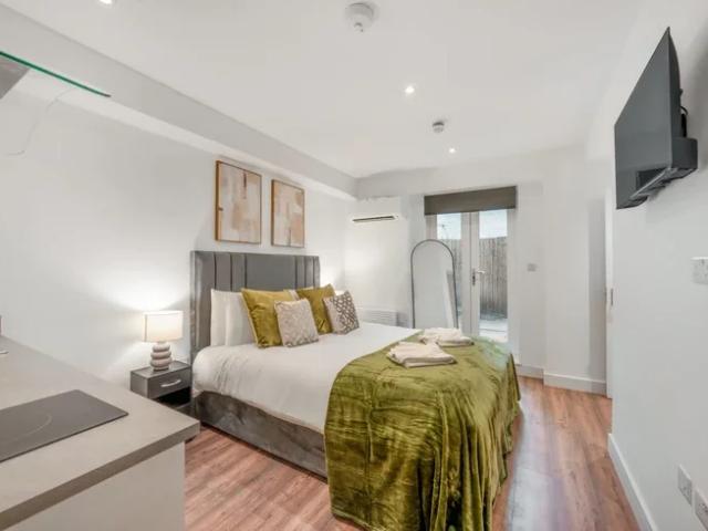 Room at Beaufort Gardens, Greater London