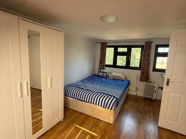 Room at Beaufort Gardens, Greater London