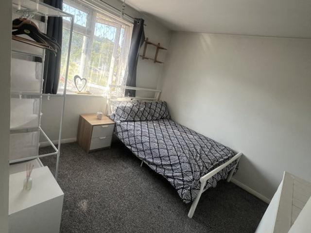 Room at Beaufort Road, Bristol