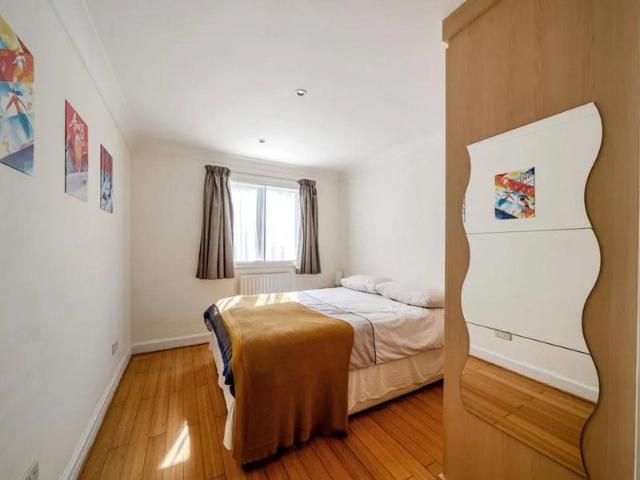 Room at Beaumont Rise, Greater London