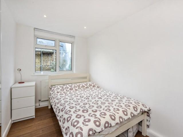 Room at Bedford Hill, Greater London