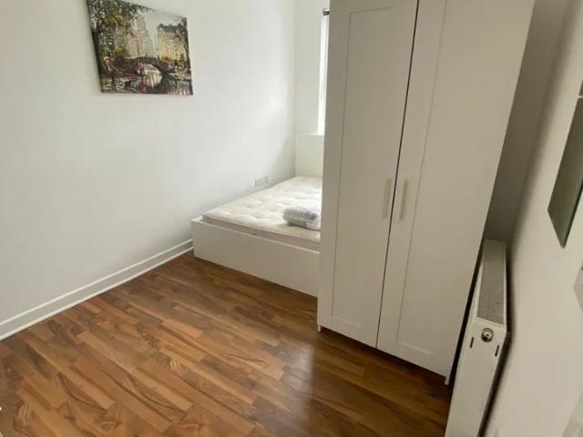 Room at Bedford Mews, Coventry
