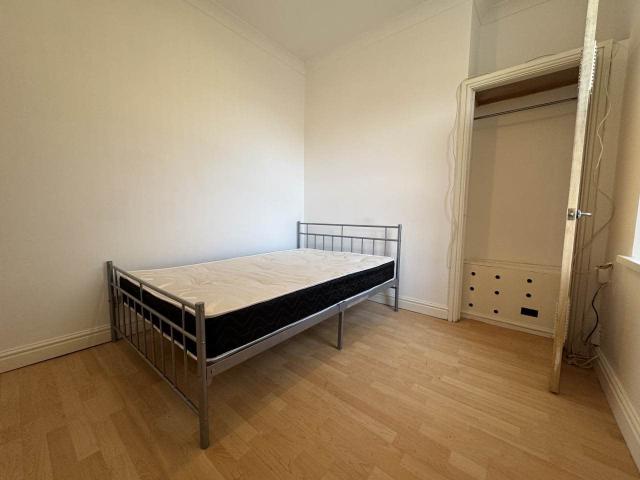 Room at Bedford Street, Cardiff