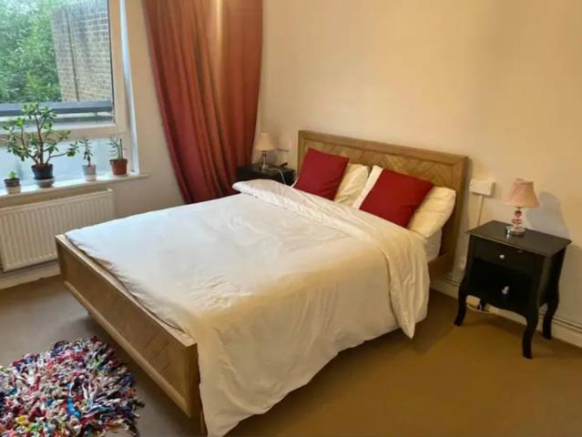 Room at Bedford Road, Greater London