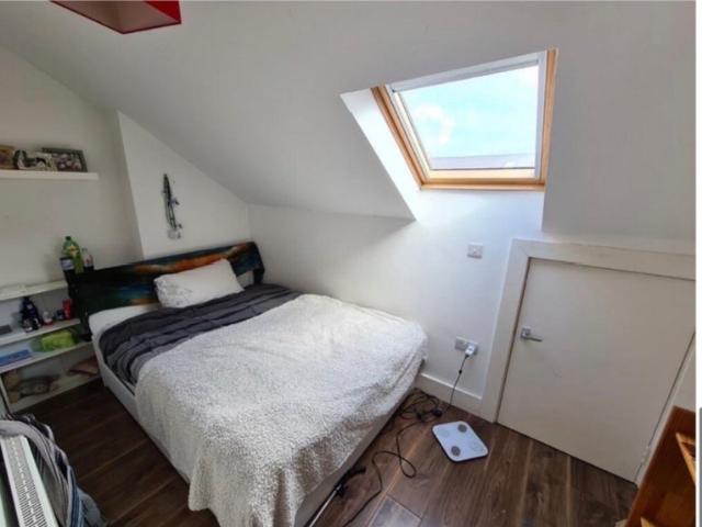 Room at Bedford Road, Greater London