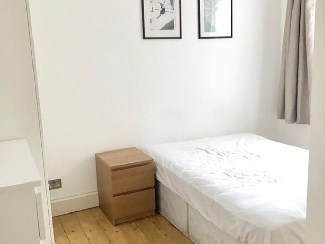Room at Bedford Road, Greater London