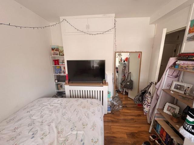 Room at Beech Avenue, Greater London
