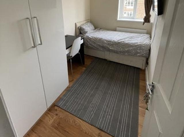 Room at Beech Avenue, Greater London