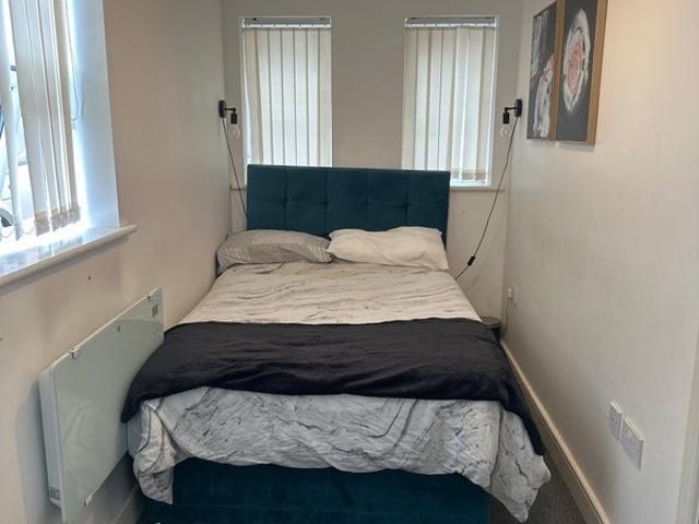 Room at Beech Avenue, Nottingham