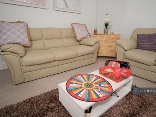 Room at Beech Green, Aylesbury