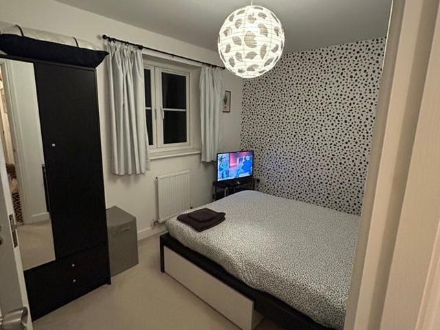 Room at Beecham Sqaure, Wakefield