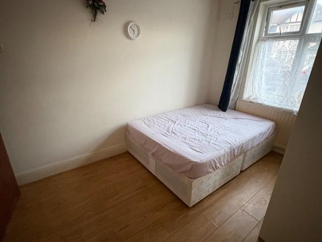 Room at Beehive Lane, Greater London