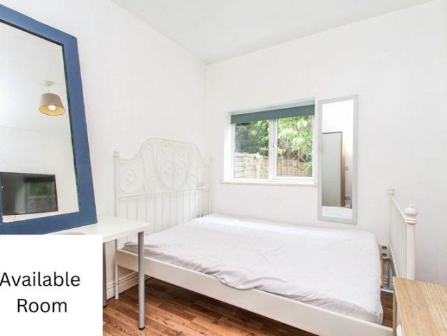 Room at Beeston Road, Nottingham