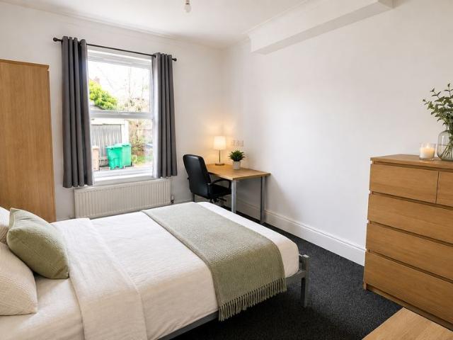 Room at Beeston Road, Nottingham