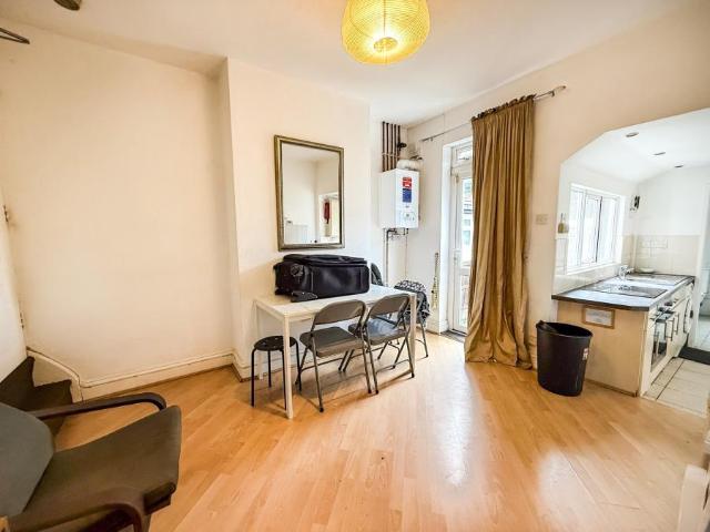 Room at Beeston Road, Nottingham