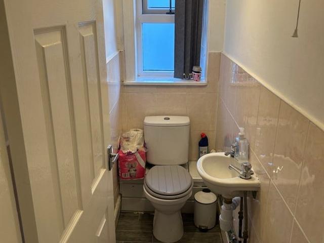 Room at Beeston Road, Nottingham