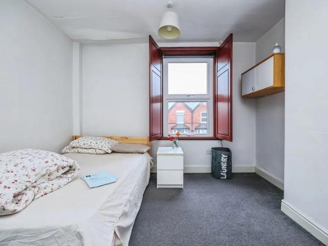 Room at Beeston Road, Nottingham