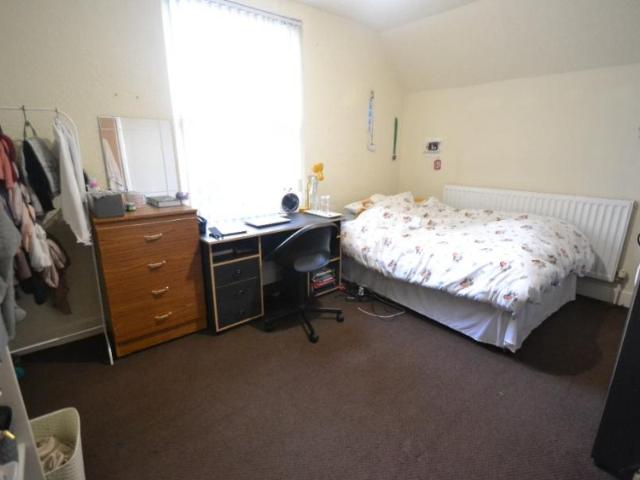 Room at Beeston Road, Nottingham