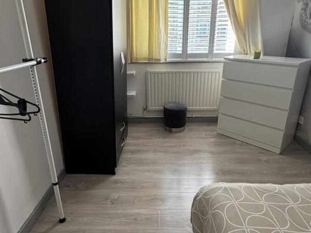 Room at Belmont Close, Greater London